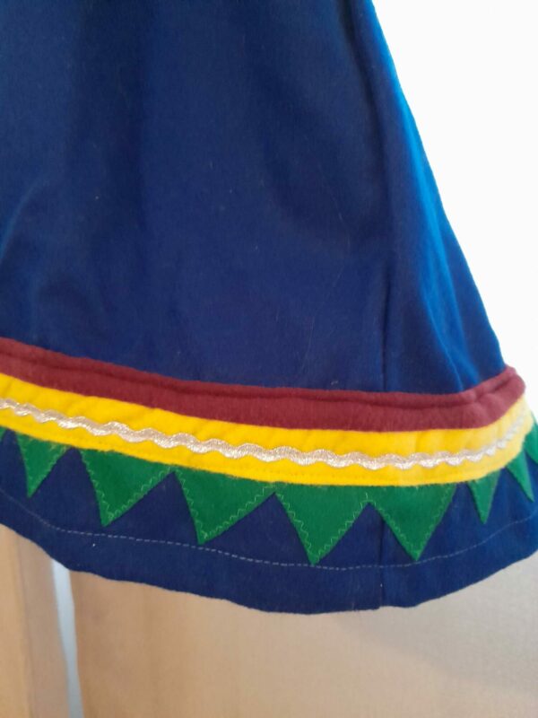 Klar blå sjøsamisk Alta/Loppa/Kvænangen-kofte, med belte. – siliam